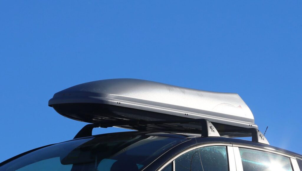 Anleitung: Dachbox auf dem Dachträger montieren
